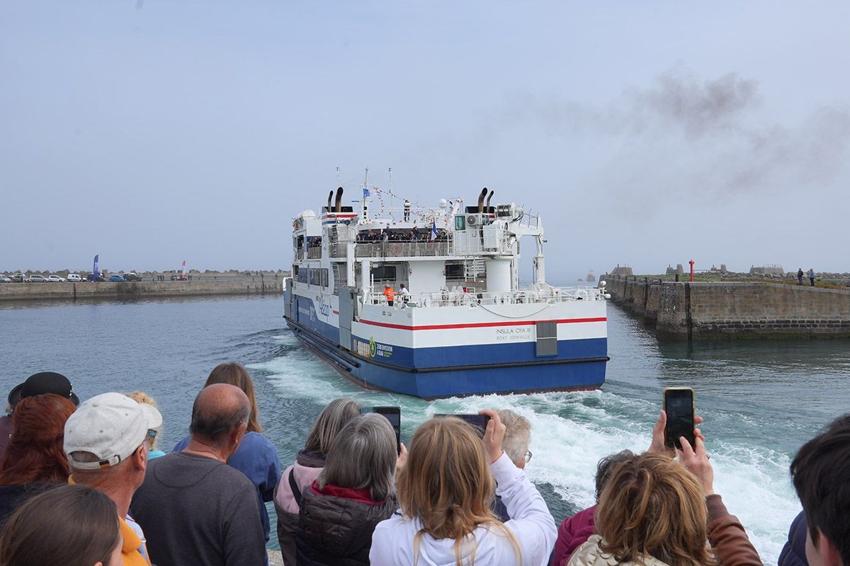 L’Insula Oya III a pris la mer depuis l’île d’Yeu | Région Pays de la Loire